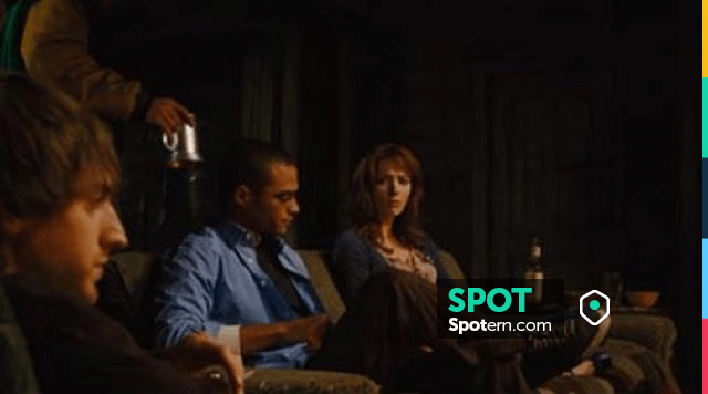 les converse de Holden (Jesse Williams) dans la cabane dans les bois ...