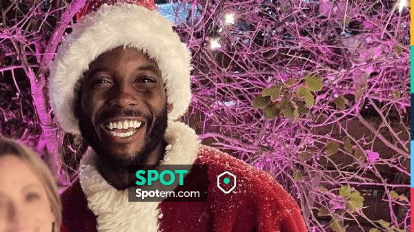Abrigo rojo Blake Leeper de Holiday Twist 2023 como se ve en Holiday ...
