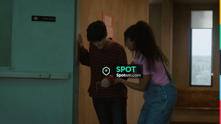 Pull Levi’s Waffle Knti porté par George Iles (Arlen So) comme on le voit dans L’Institut ...