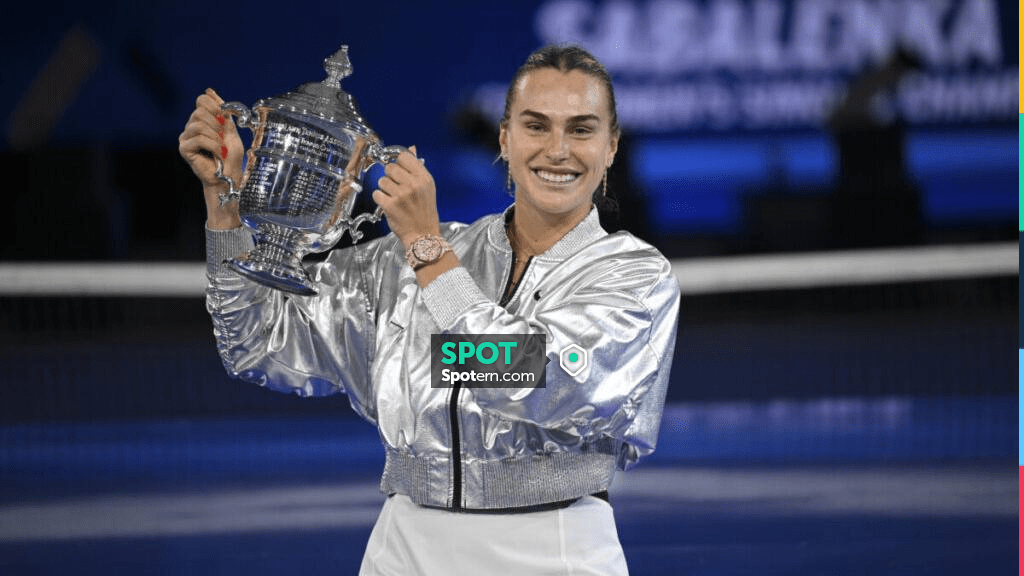 Chaqueta Crop Plateada de Aryna Sabalenka en Presentación de Trofeos | Aryna Sabalenka se corona ...