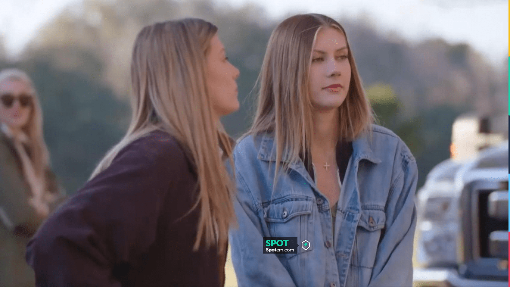 Veste en jean surdimensionnée Kedera portée par Teegan Nichols comme on ...