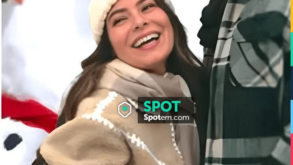 The Wrong Paris 2025 Veste Miranda Cosgrove portée par Dawn (Miranda ...