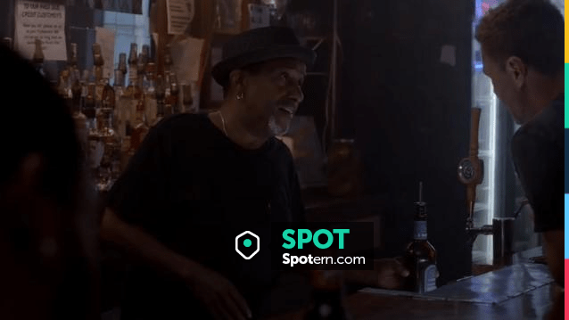 Levi's Classic Pocket T Shirt worn by Kevin Atwater (Laroyce Hawkins ...