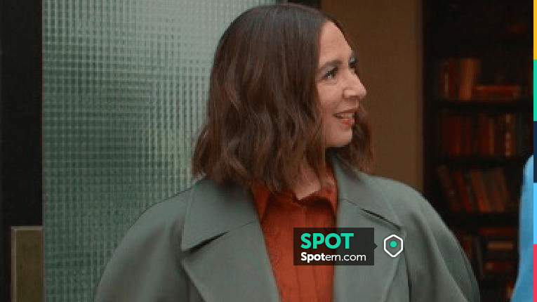 Loot S03 Molly Novak Puff Abrigo de hombro de Molly Novak (Maya Rudolph ...