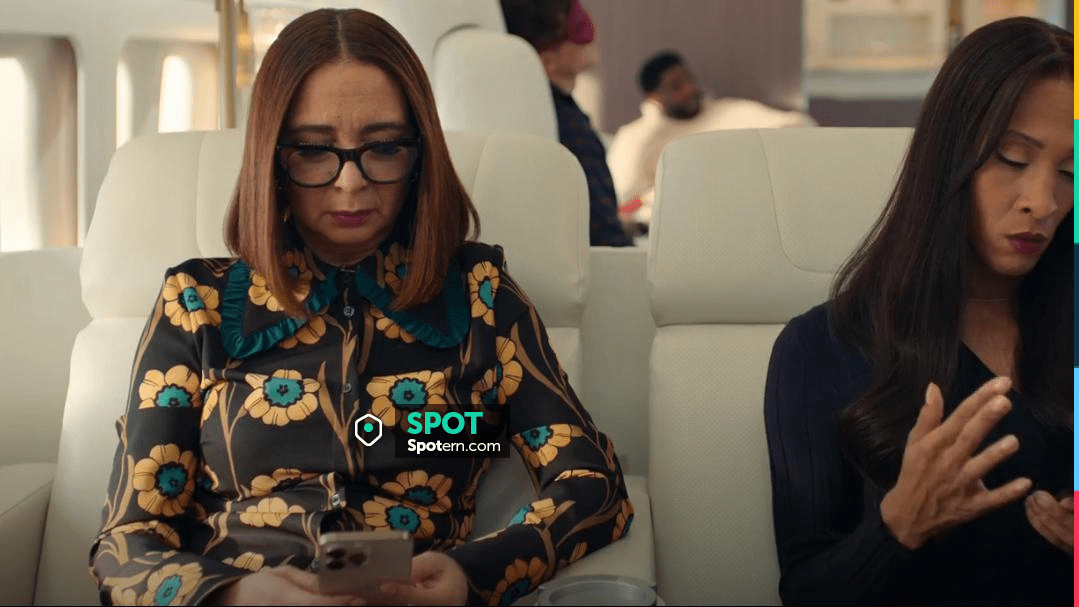 La DoubleJ La Comasca Robe portée par Molly Novak (Maya Rudolph) comme ...