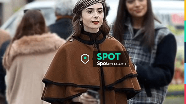Emily In Paris S04 Abrigo de capa de Emily Cooper usado por Emily ...