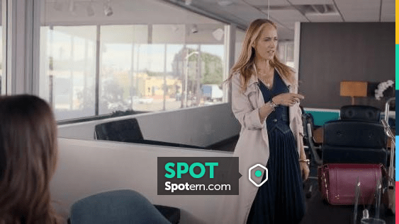 Trench-coat Theory Oaklane B porté par Teddy Altman (Kim Raver) comme ...
