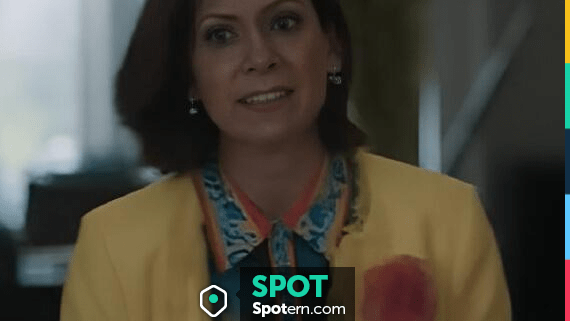 Blouse en soie imprimée d’oiseau portée par (Carrie Preston) comme on ...