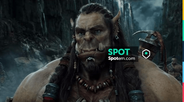 The axe of Durotan (Toby Kebbell) in Warcraft : The beginning | Spotern