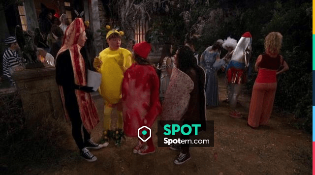 the converse red Ally Dawson (Laura Marano) in the Austin & Ally | Spotern