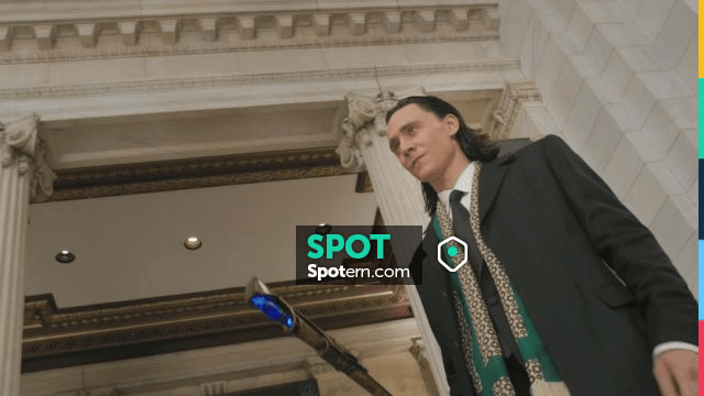 The scarf Loki (Tom Hiddelston) in the Avengers | Spotern