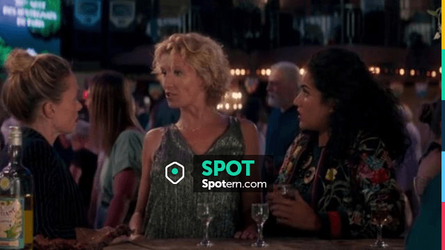 The green dress spangled Juliette (Alexandra Lamy) in The embarrassment ...