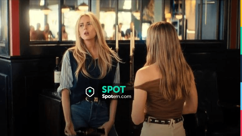 Gilet à carreaux porté par Morgan (Justine Lupe) comme on le voit dans ...