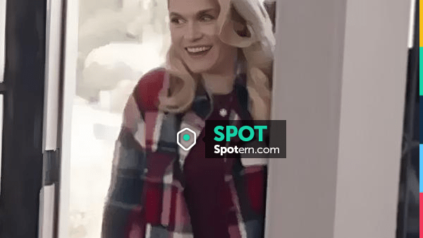 All Is Merry & Bright 2025 Jessica Plaid porté par Jessica (Emily Rose ...