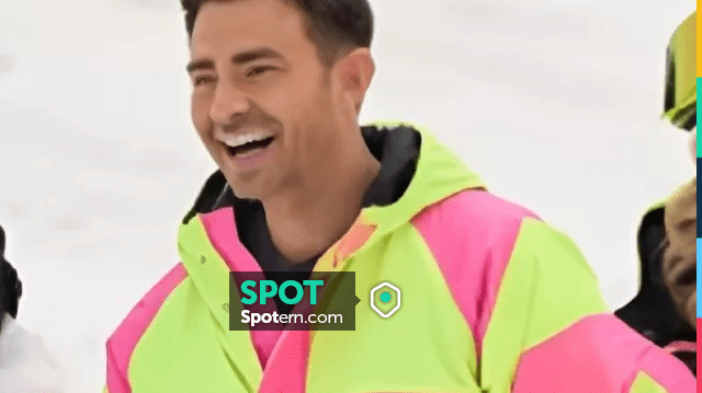 Finding Mr Christmas S02 Jonathan Bennett Combinaison de ski jaune/rose ...
