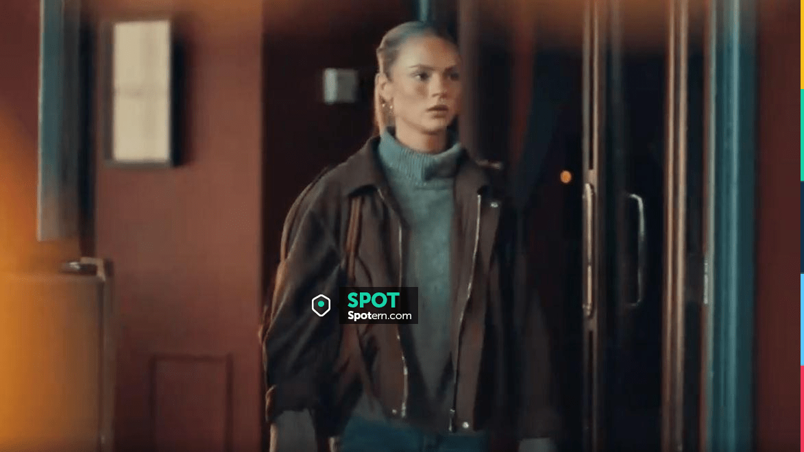 Blouson aviateur Zara à effet daim porté par Livvy Barker comme on le ...