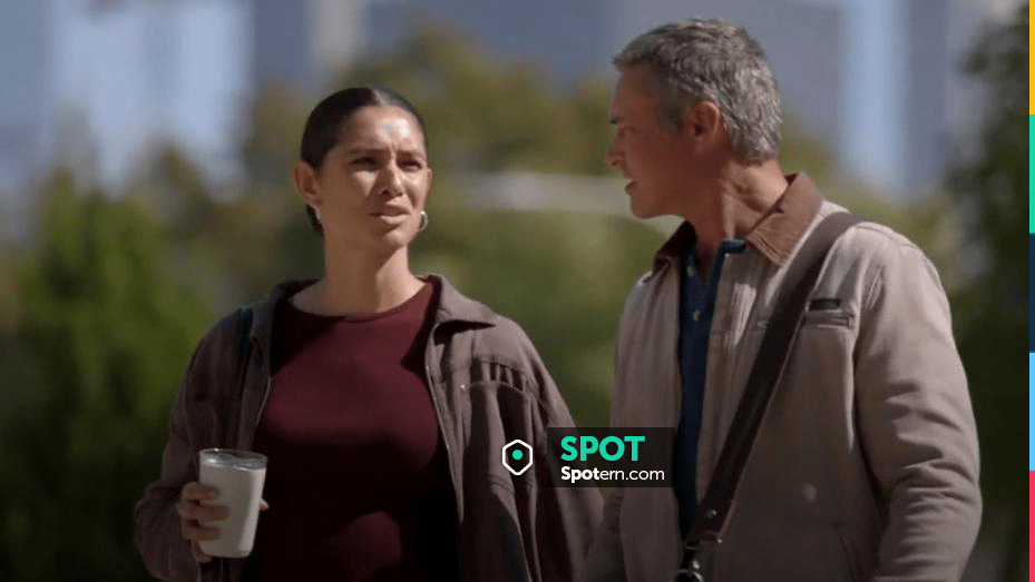 Evereve Bobbie Zip Utility Jacket en Raisin porté par Stella Kidd ...