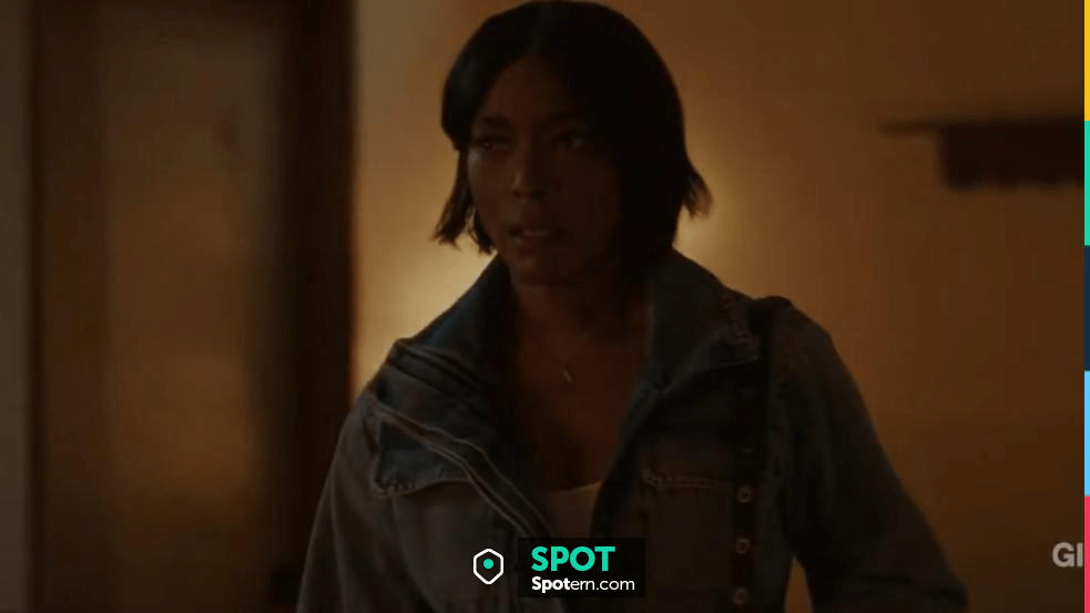 Veste en jean Co en mid Denim portée par Athena Grant (Angela Bassett ...