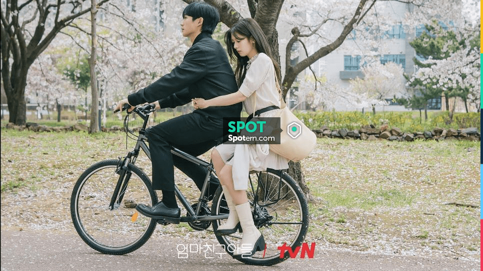 Love Next Door Outfits: Beige shoulder bag of Bae Seok-ryu (Jung So-min ...