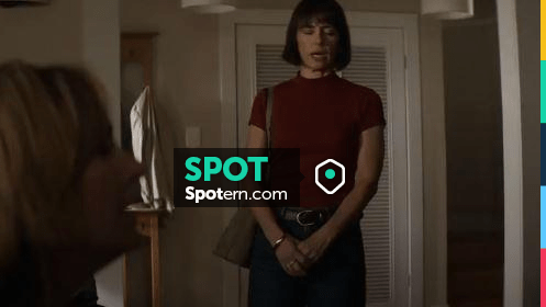 Maeve: La camiseta Blair que lleva Renee Hoffman (Constance Zimmer) tal ...