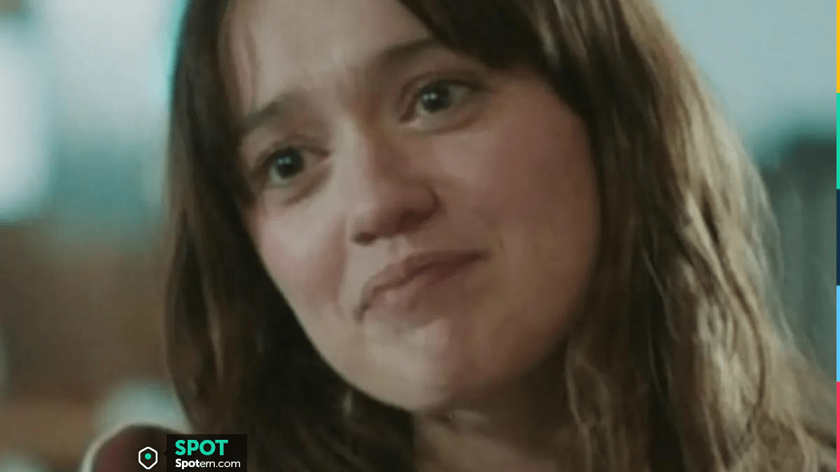 Daddy Issues S02 Aimee Lou Wood Peach Crush Graphic Tee of Gemma (Aimee Lou Wood) in Daddy ...