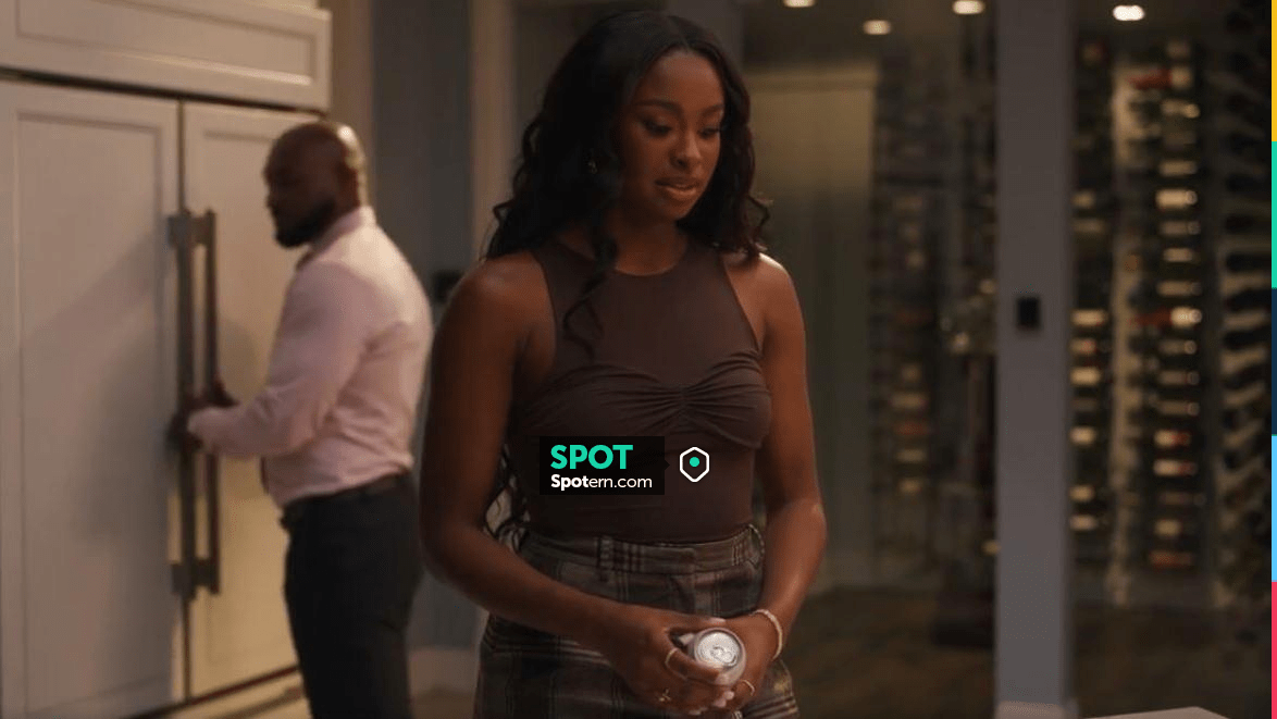 Haut Sholo-Contour Shono Artizia porté par Hilary Banks (Coco Jones) tel que vu dans Bel-Air ...