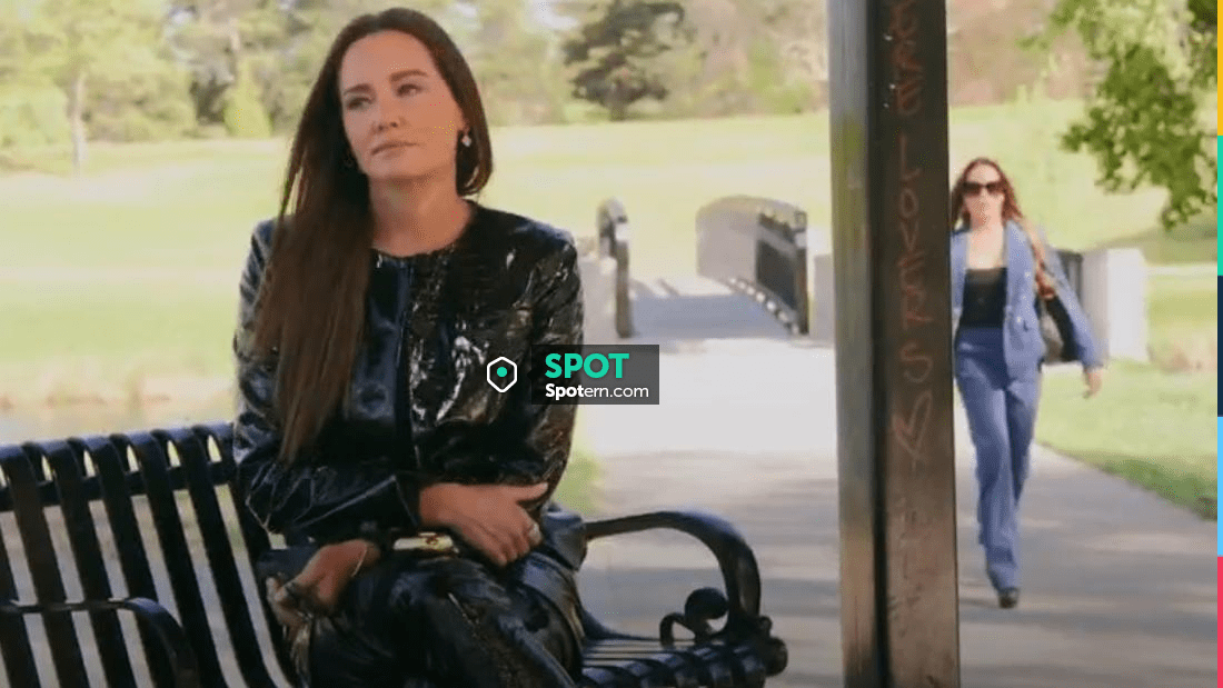 Aknvas Cropped Barnett Jacket in Nero worn by Meredith Marks as seen in ...