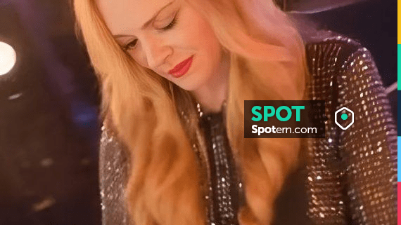 Vestido negro con brillo que lleva Anna Coleman (Lindsay Lohan) como se ...