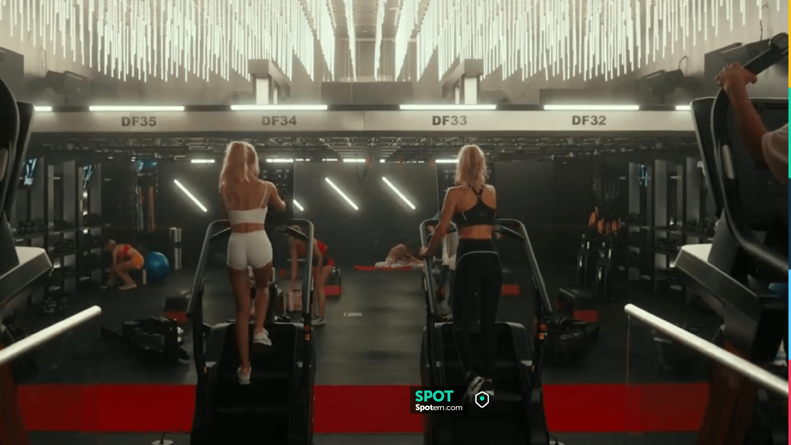 New Balance Sneakers 860 worn by Angela Norris (Ali Larter) as seen in ...