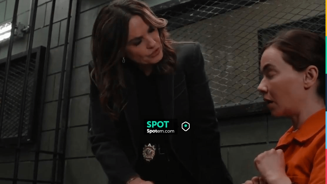 Alexander Mcqueen Fitted Denim Jacket In Black worn by Olivia Benson ...