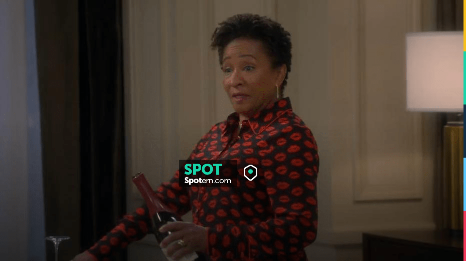 Alice + OLivia Willa Shirt worn by Lucretia (Wanda Sykes) as seen in ...