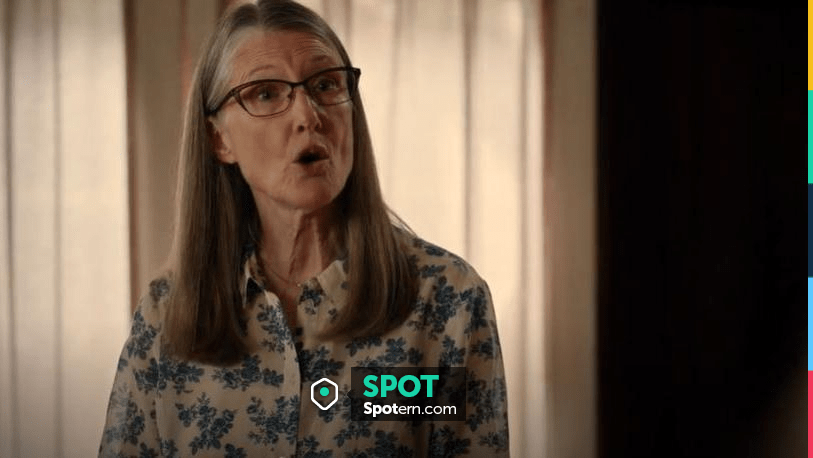 Chemise Sezane Pierro portée par Hope McCrea (Annette O’Toole) vue dans ...