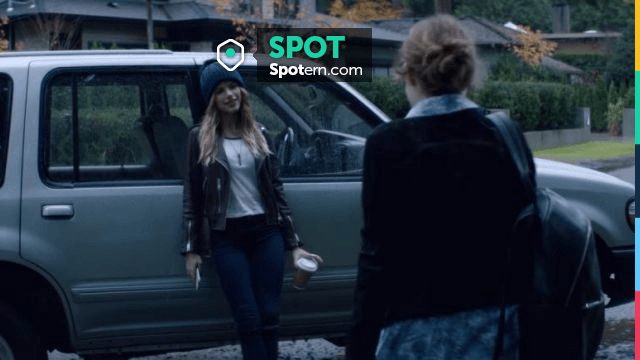 The cap tassel of Lindsay Edgecomb (Halston Sage) in Before I Fall ...