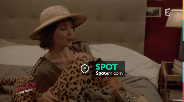 The panther plush Isa Martinet (Alix Poisson) in Parents mode d'emploi ...