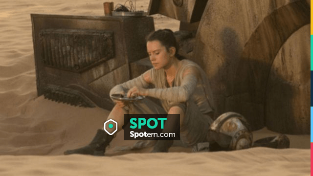 the boots to Rey (Daisy Ridley in Star Wars VII : The awakening of the ...