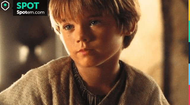 The collar of Anakin Skywalker (Jake Lloyd) in Star Wars I : The ...