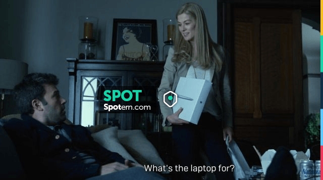 The Apple laptop MacBook of Nick Dunne (Ben Affleck) in Gone Girl | Spotern