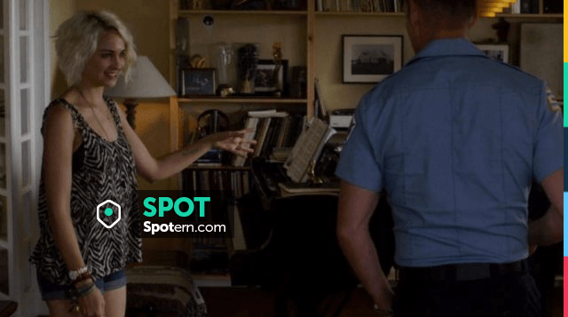the top zebra H&M Riley Blue (Tuppence Middleton) in Sense8 S01E08 ...