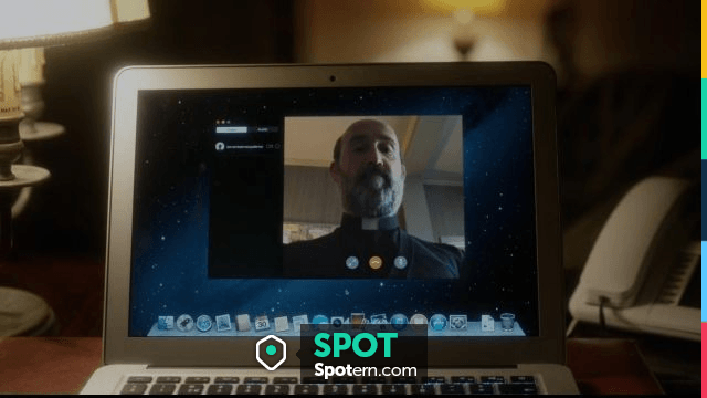 The MacBook Air, Apple saw in The Young Pope | Spotern
