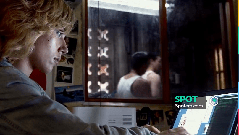 The laptop used by Lucy (Scarlett Johansson) in the movie Lucy | Spotern