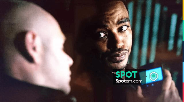 El celular Blackberry de Charlie (Laz Alonso) en Breakout kings | Spotern