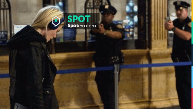 Beats headphones blue of Patsy Walker (Rachael Taylor in Jessica Jones ...