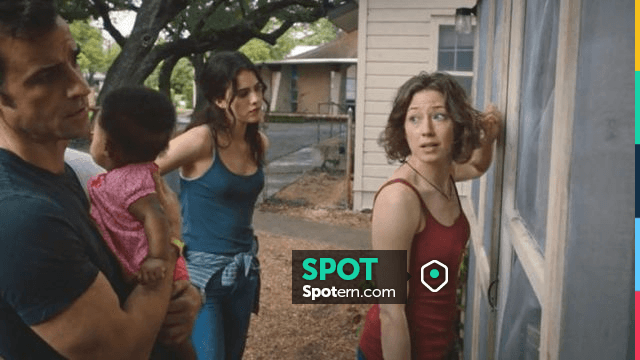 The tank top-red of Nora Durst in The Leftovers | Spotern