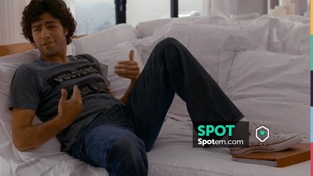 The low white Converse shoes worn by Vincent Chase (Adrian Grenier) in ...