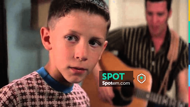 The acoustic guitar of Elvis Presley (Peter Dobson) in Forrest Gump ...