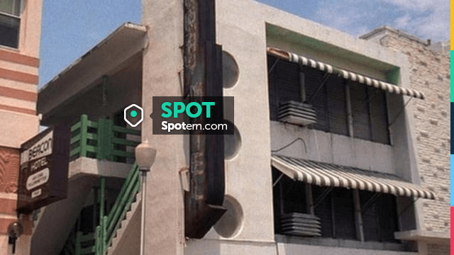 The apartment of Tony Montana's (Al Pacino) chainsaw massacre on Ocean ...