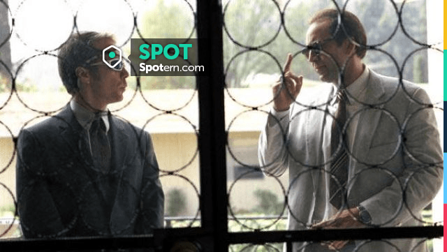 Sunglasses money of Frank Mercer (Sam Rockwell) in The Associated | Spotern