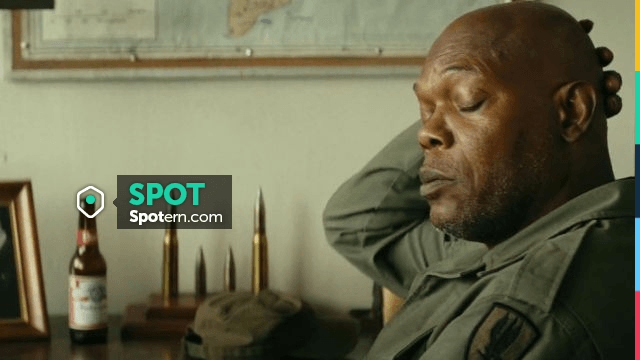 The bottle of Budweiser Preston Packard (Samuel L. Jackson) in Kong ...