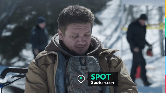 The bag twin Badlands worn on the stomach of Cory Lambert (Jeremy ...