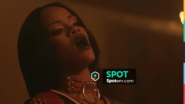 The collar choker CREEPYYEHA of Rihanna in Work | Spotern